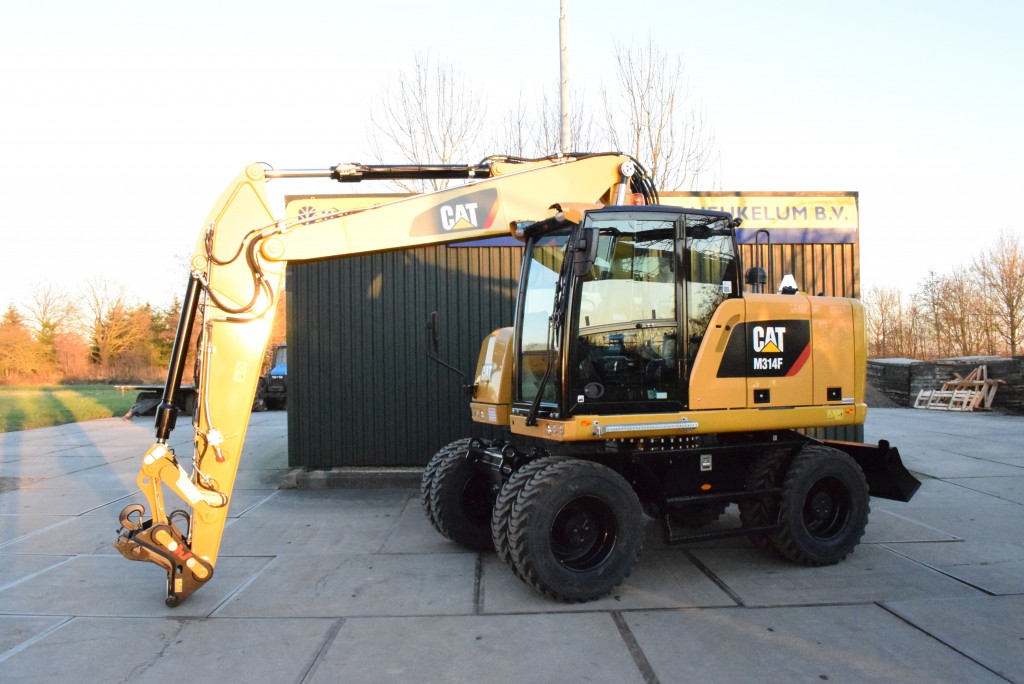 Nieuwe Caterpillar M314F afgeleverd - Uittenbogerd Heukelum B.V.