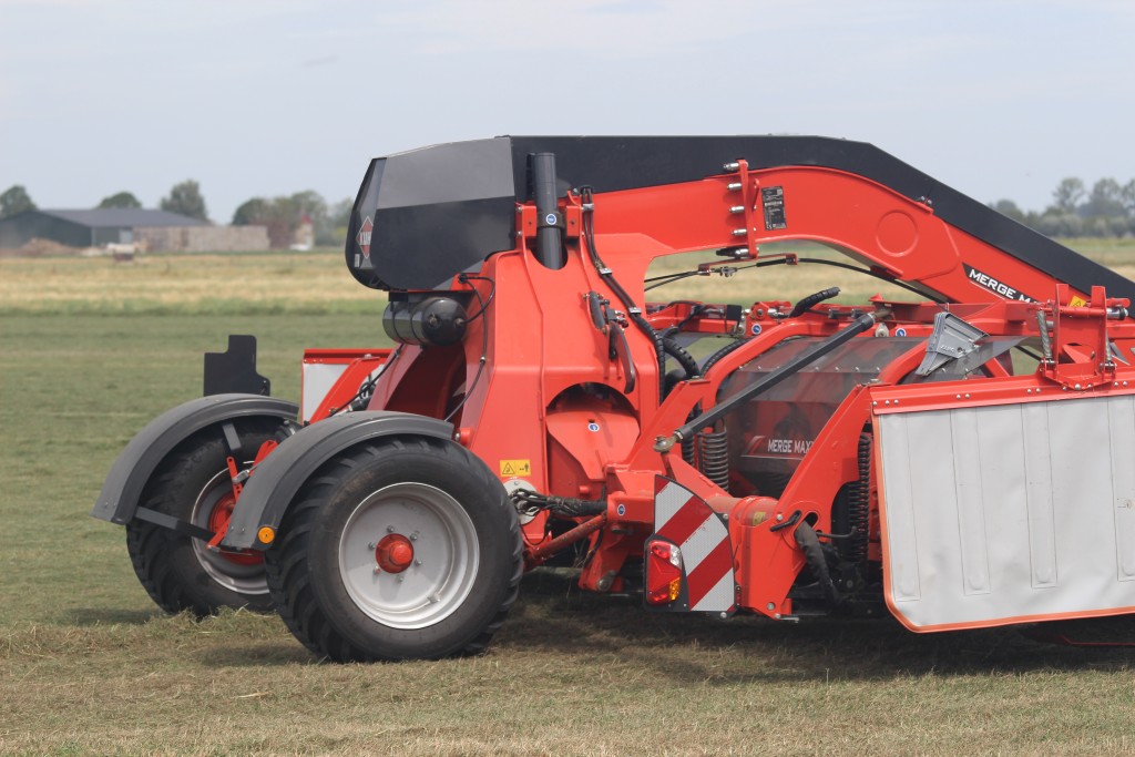 Kuhn Merge Maxx 950 bandhark - Uittenbogerd Heukelum B.V.