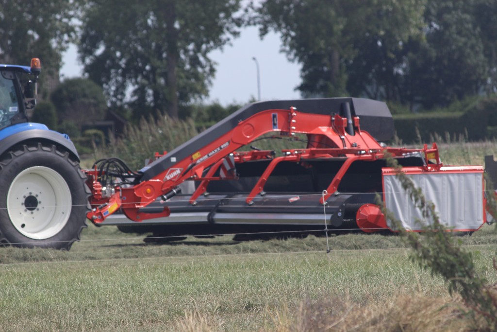 Kuhn Merge Maxx 950 bandhark - Uittenbogerd Heukelum B.V.