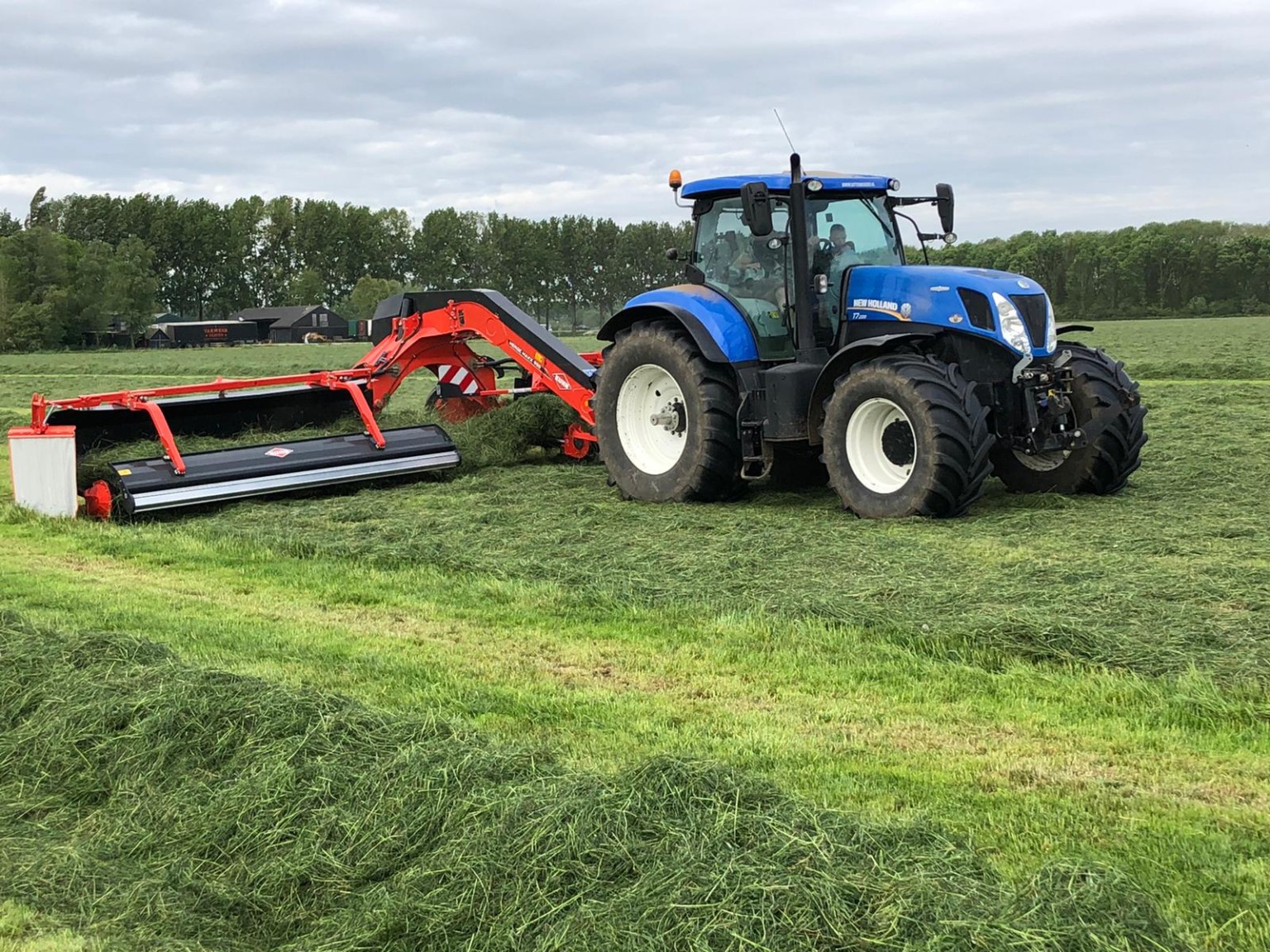 Kuhn Merge Maxx 950 bandhark - Uittenbogerd Heukelum B.V.