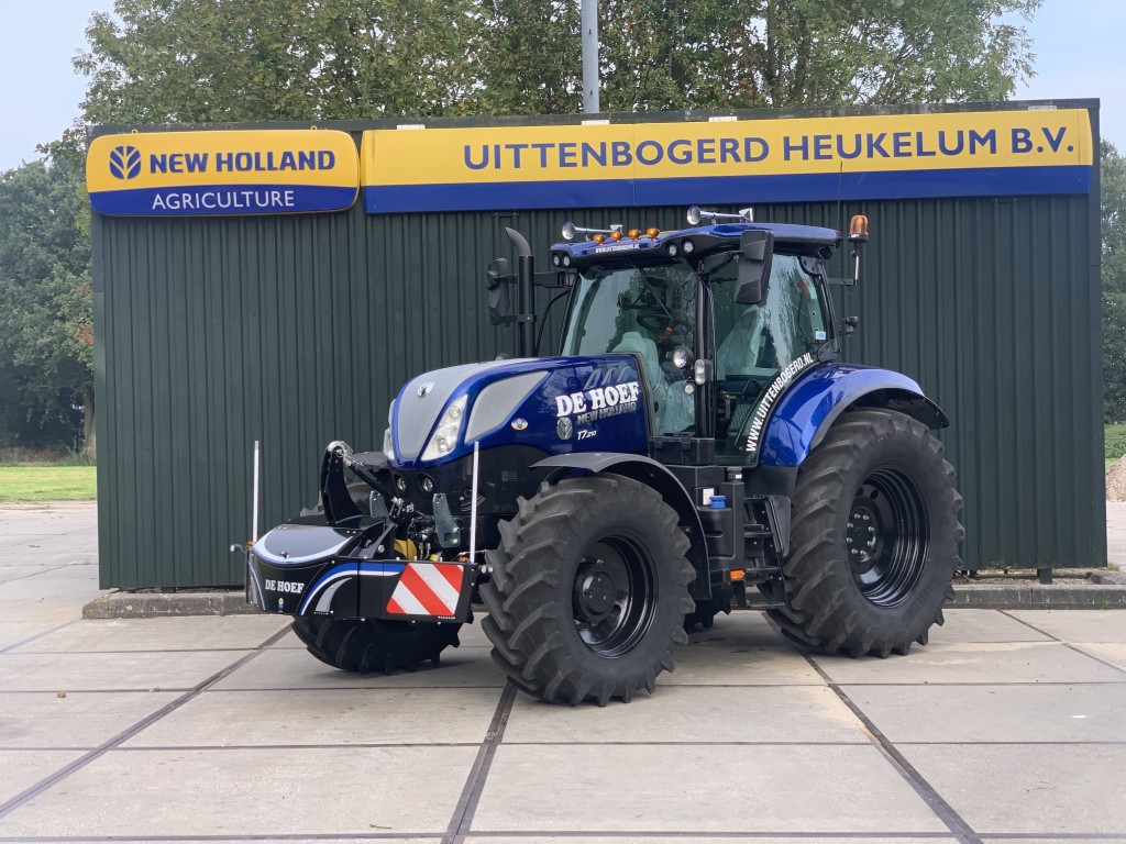 T7.210 RC Blue Power afgeleverd - Uittenbogerd Heukelum B.V.