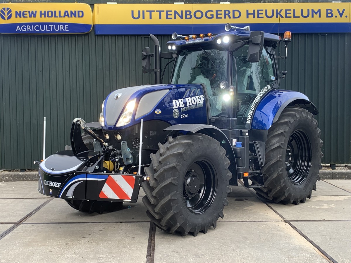 T7.210 RC Blue Power afgeleverd - Uittenbogerd Heukelum B.V.
